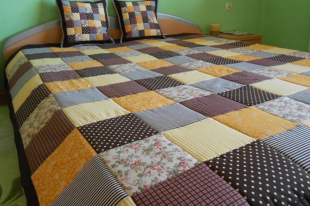 Prehoz, vankúš patchwork vzor čokoladovo-žltá, deka 140x200 cm / Mackawork - SAShE.sk