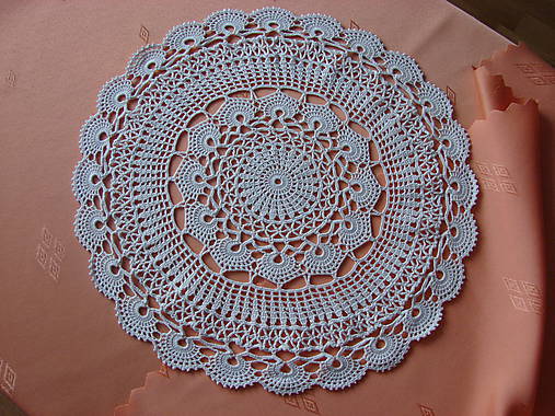 Háčkovaný obrúsok Ruchba / Bonnet - SAShE.sk