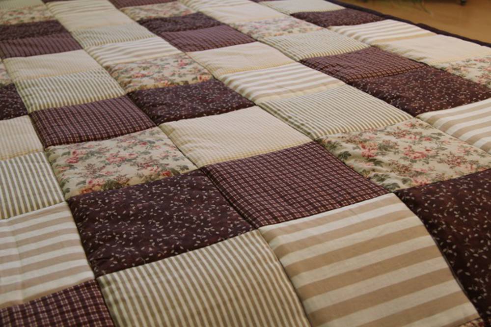 Prehoz, vankúš patchwork vzor béžovo-čokoládová( rôzne varianty veľkostí ) / Mackawork - SAShE.sk